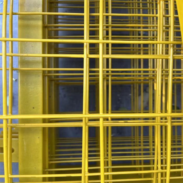 BWG 4-24 Iron Wire PVC Welded Wire Mesh Panels Square Hole For Protecting